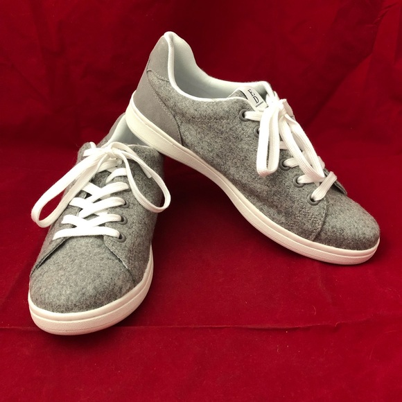 Ellen Degeneres | Shoes | Ellen Degeneres Gray And White Sneaker Tennis ...